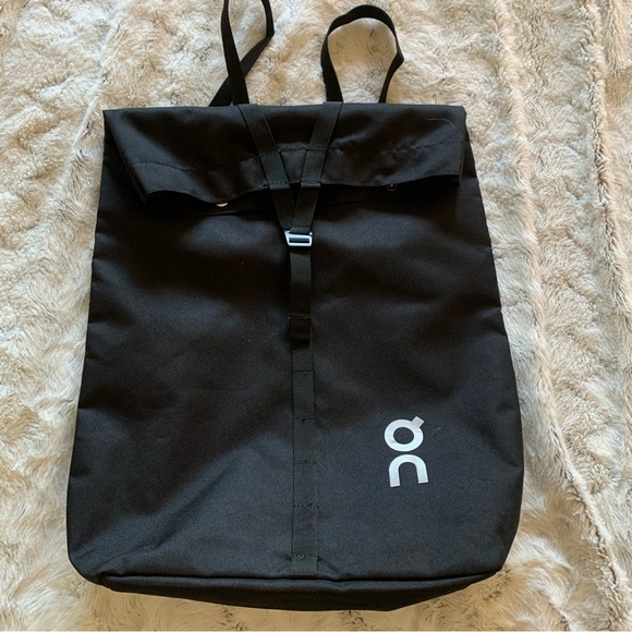 On Running | Bags | Oncloud Running Black Ambassador Pack Magnetic ...